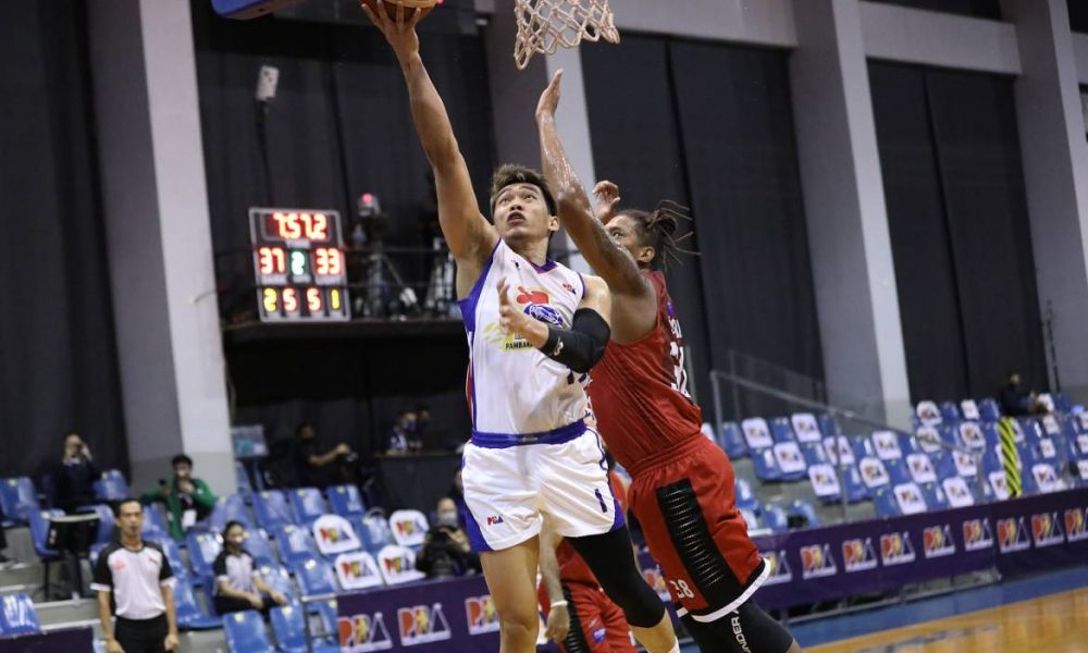 Paul Lee helps Jack Corpuz overcome nerves. And it came in Manila Clasico