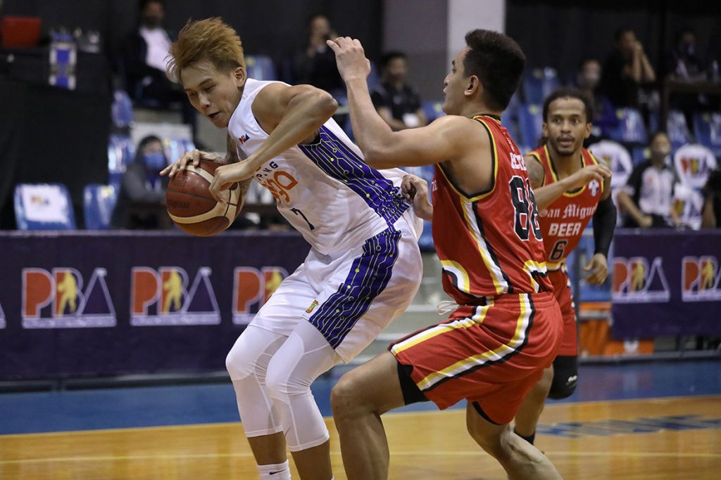 Poy Erram finally breaks out as TNT wallops San Miguel for PBA Bubble lead