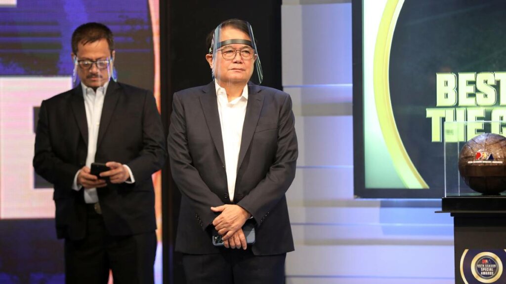 Ricky Vargas takes second PBA Executive of the Year award