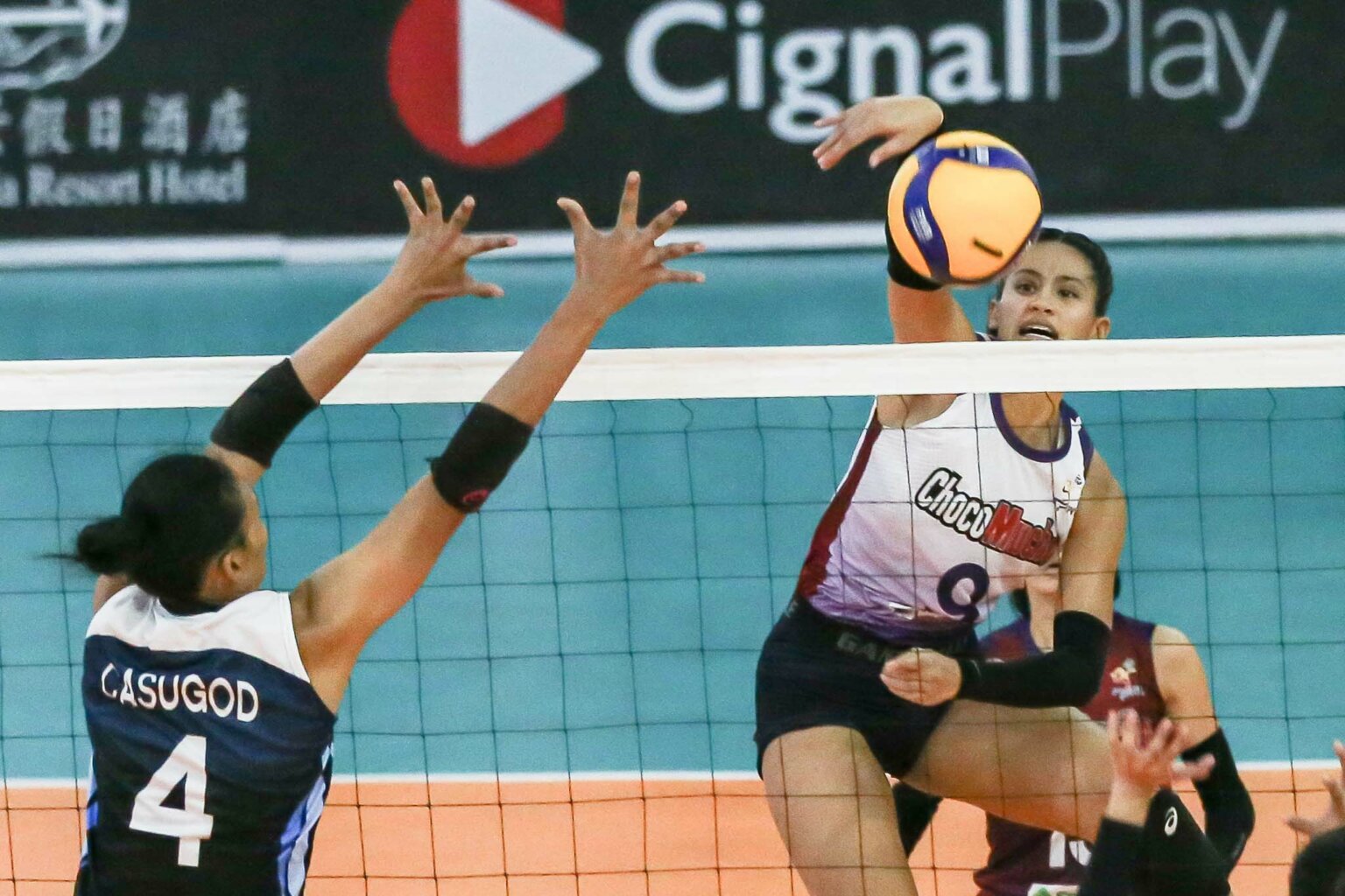 Ponggay Gaston plays inspired volleyball as dad Fritz visits PVL bubble