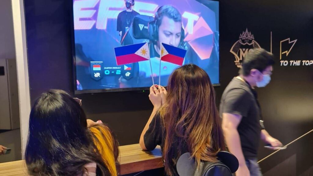 How this fan went out of her way to lift ONIC PH's spirits after M3