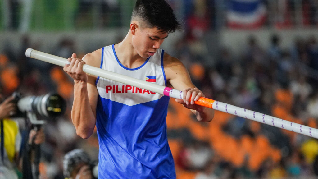 EJ Obiena struggles in Hauts-de-France meet