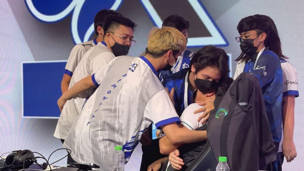 E2MAX finds comfort after RSG PH consoles him after loss