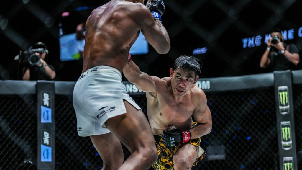 Eduard Folayang beats Amir Khan again at ONE Fight Night 14