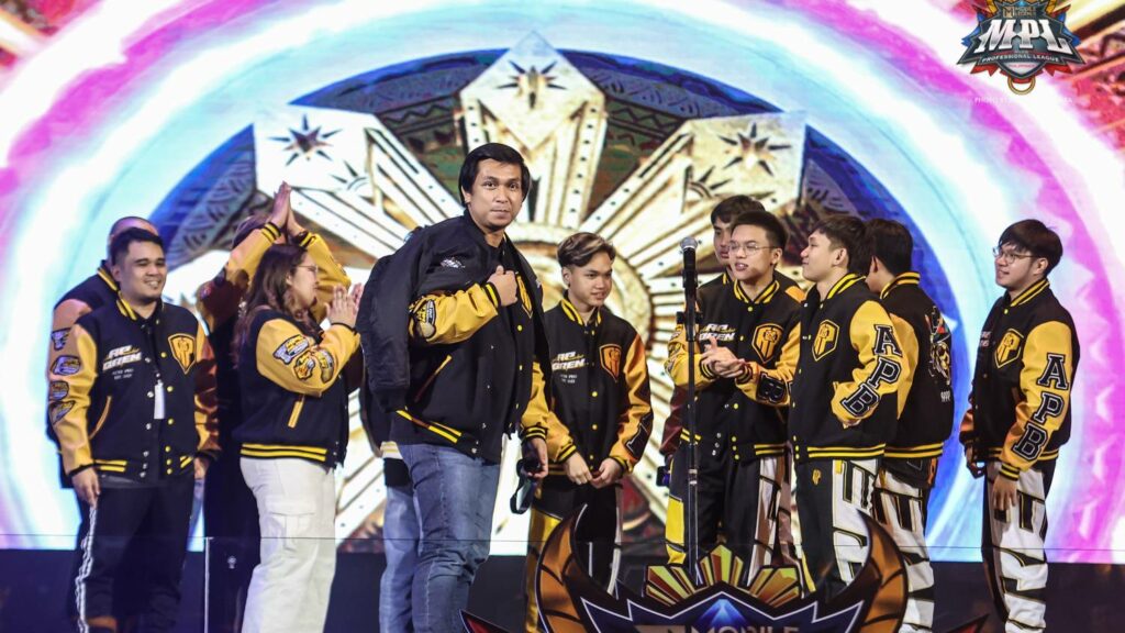 Duckey dedicates Hall of Legends induction to every player coached