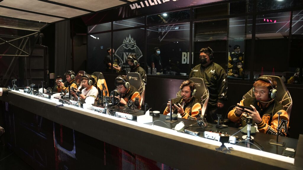 M5: AP.Bren takes down Geek Fam, arranges fated match with Onic